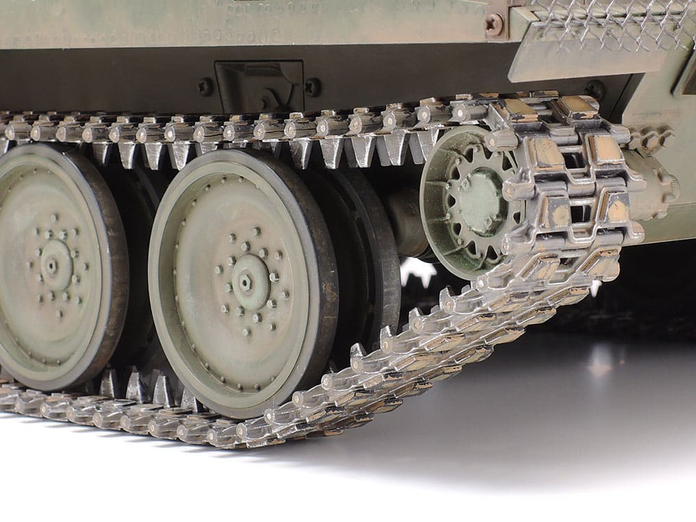 1/16 Tamiya Big Tank #13 U.S. Airborne Light Tank M551 Sheridan (Displ ...